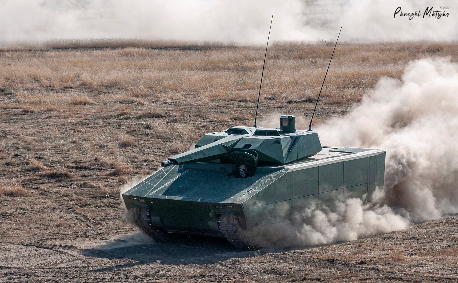 The Dead District: Rheinmetall Lynx IFV demonstration in Hungary