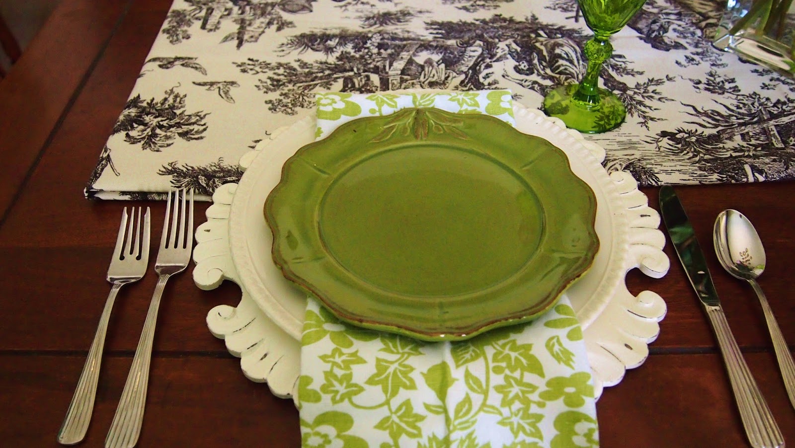 In the Middle of Nowhere : Spring Table