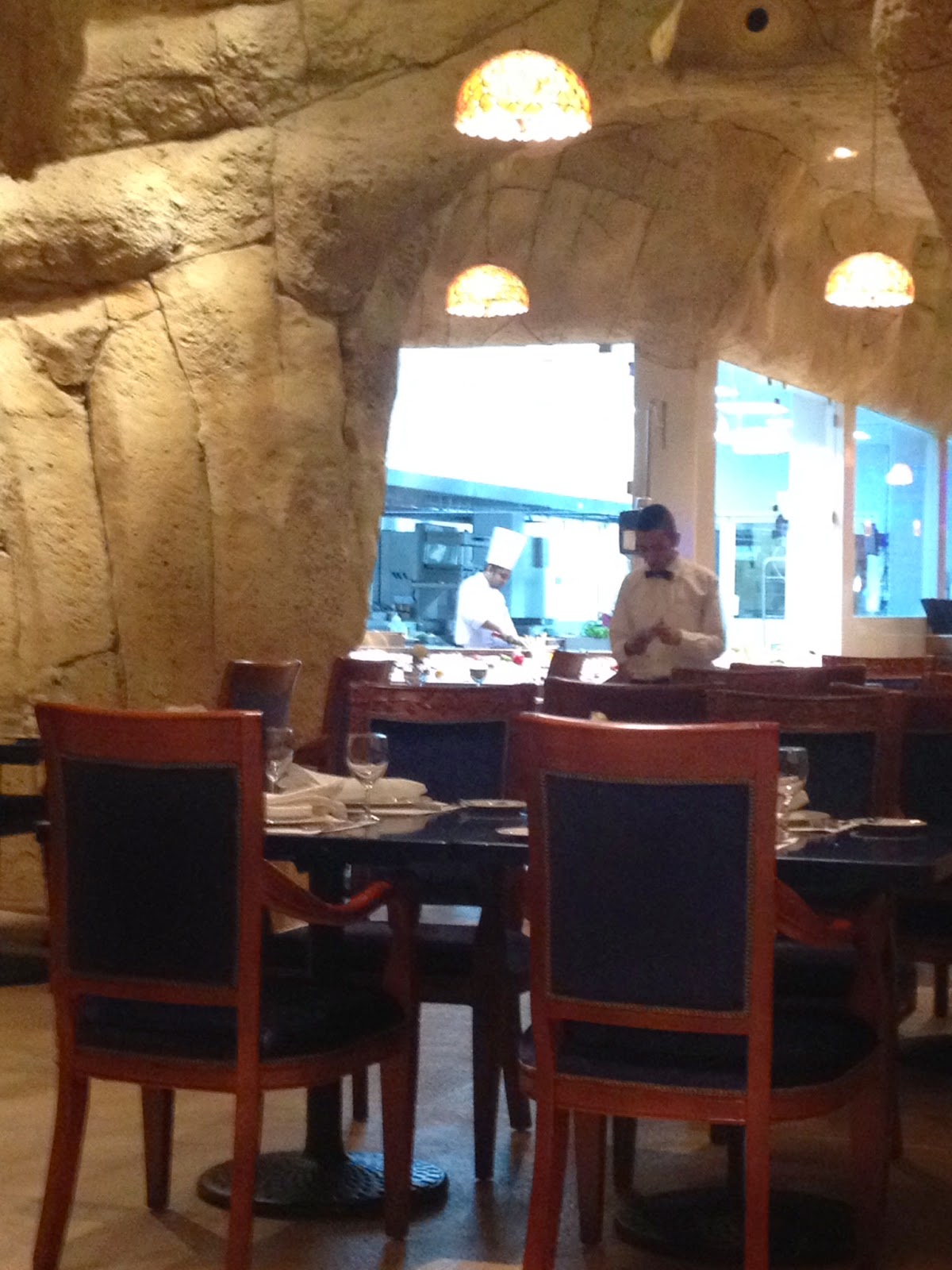 Oman? Oh My!!: The Cave Restaurant in Muscat