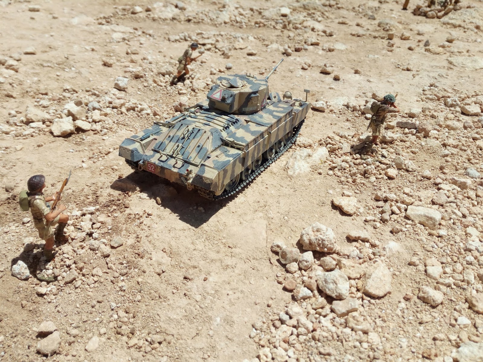 Toy Soldier Chest: Valentine Mk IV Tank 1/35 Model Kit Desert North ...