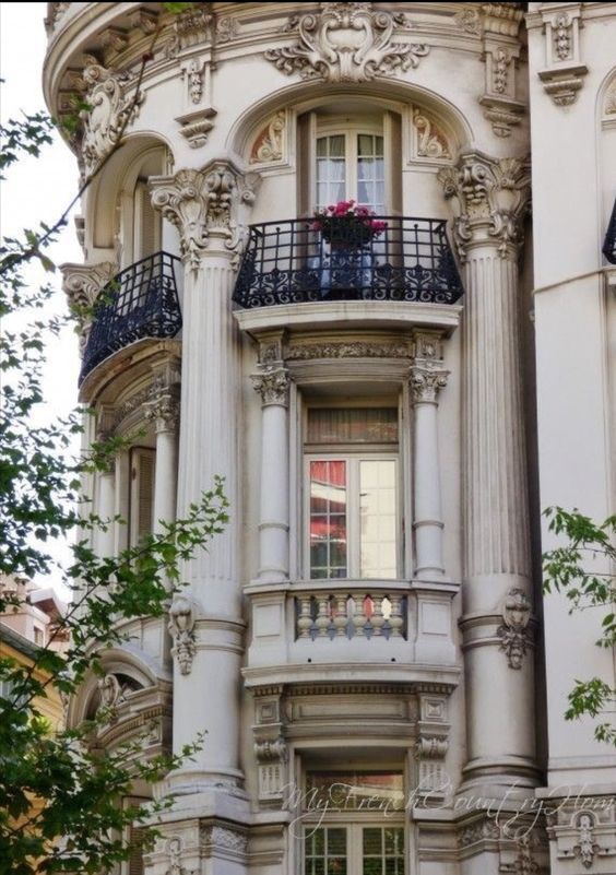 S in Fashion Avenue: THE BOURGEOISE FASHION TREND FOR FALL 2019