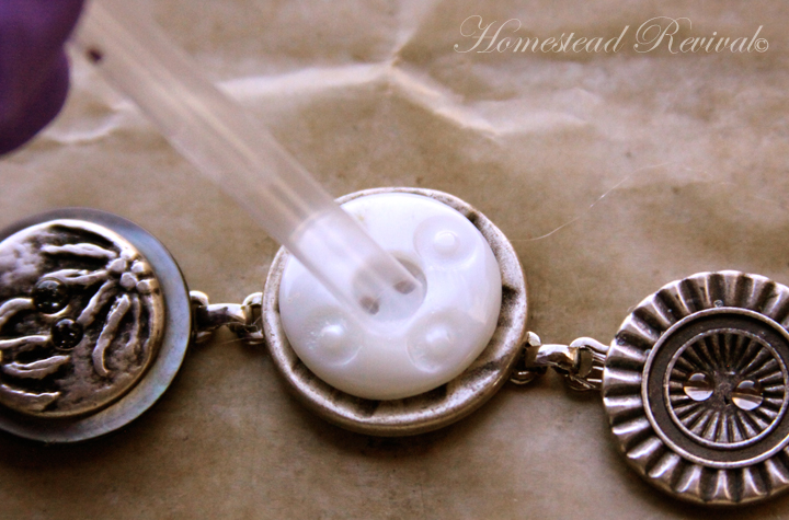 Homestead Revival: Button Bracelet Tutorial