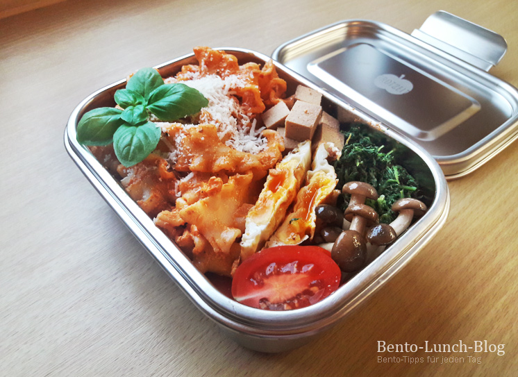 Bento Lunch Blog: Bento #186: Pasta mit Spiegelei, Spinat und Pilzen