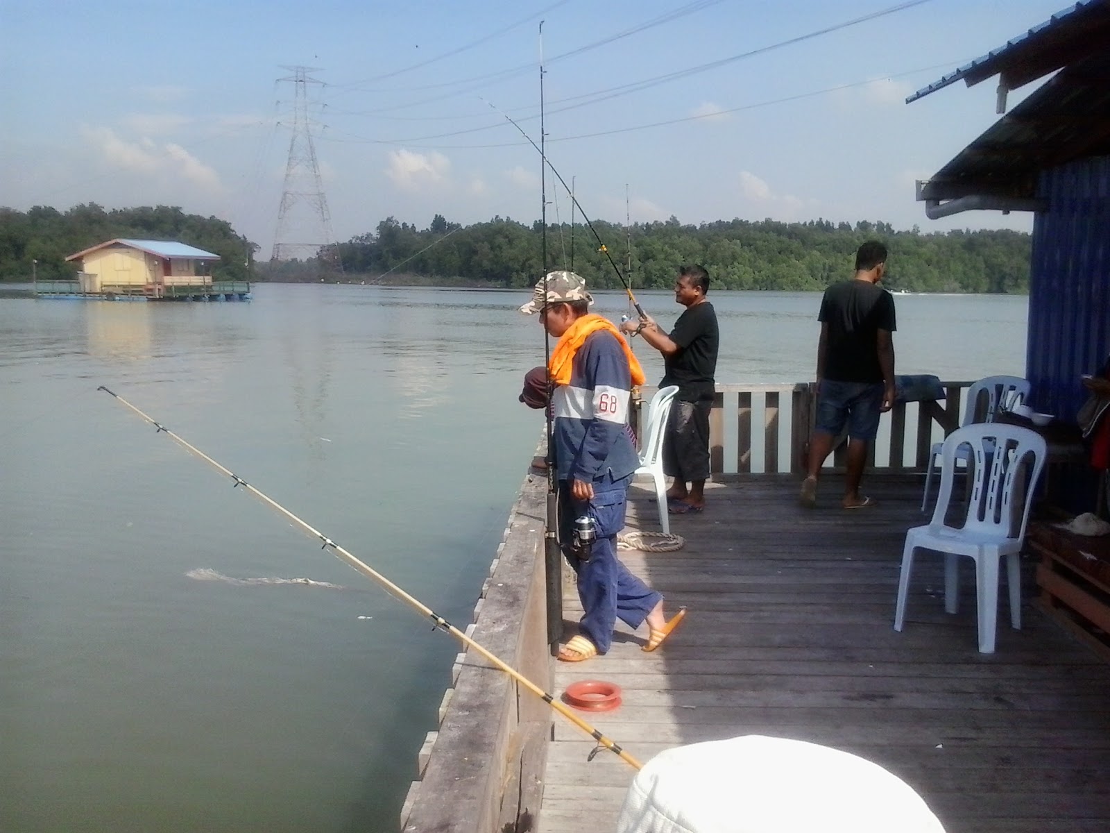 Ajwin Ajeera: Memancing di Kelong Telok Gong.