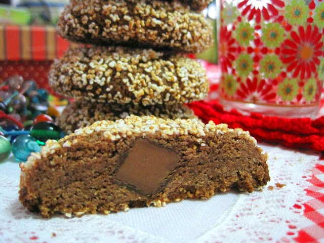 saboragalletas: GALLETAS DE CHOCOLATE, AMARANTO Y BOMBÓN