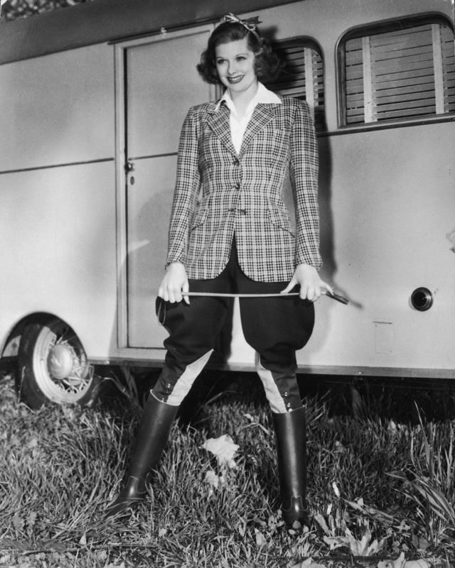 20 Fascinating Vintage Photos of a Young Lucille Ball During Her ...