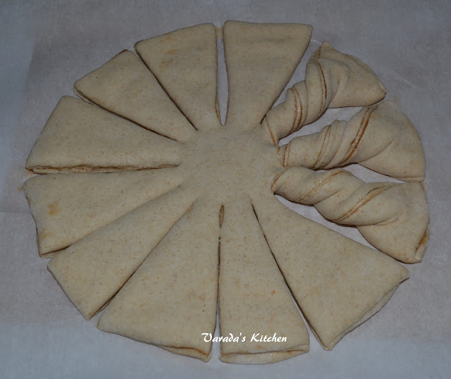 Cinnamon Sunburst Pull Apart Bread