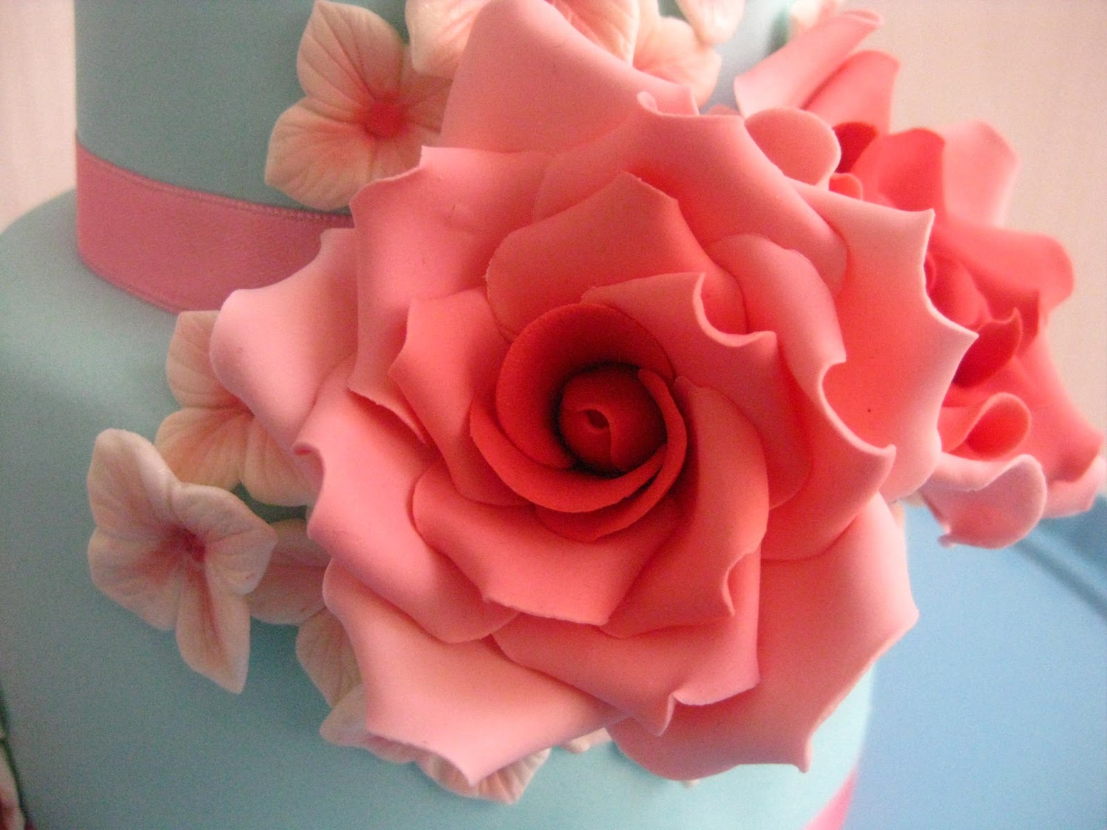 LADY PASTELES: TARTA CON ROSAS PARA LA MIA MAMMA Y RECETA DE BIZCOCHO ...