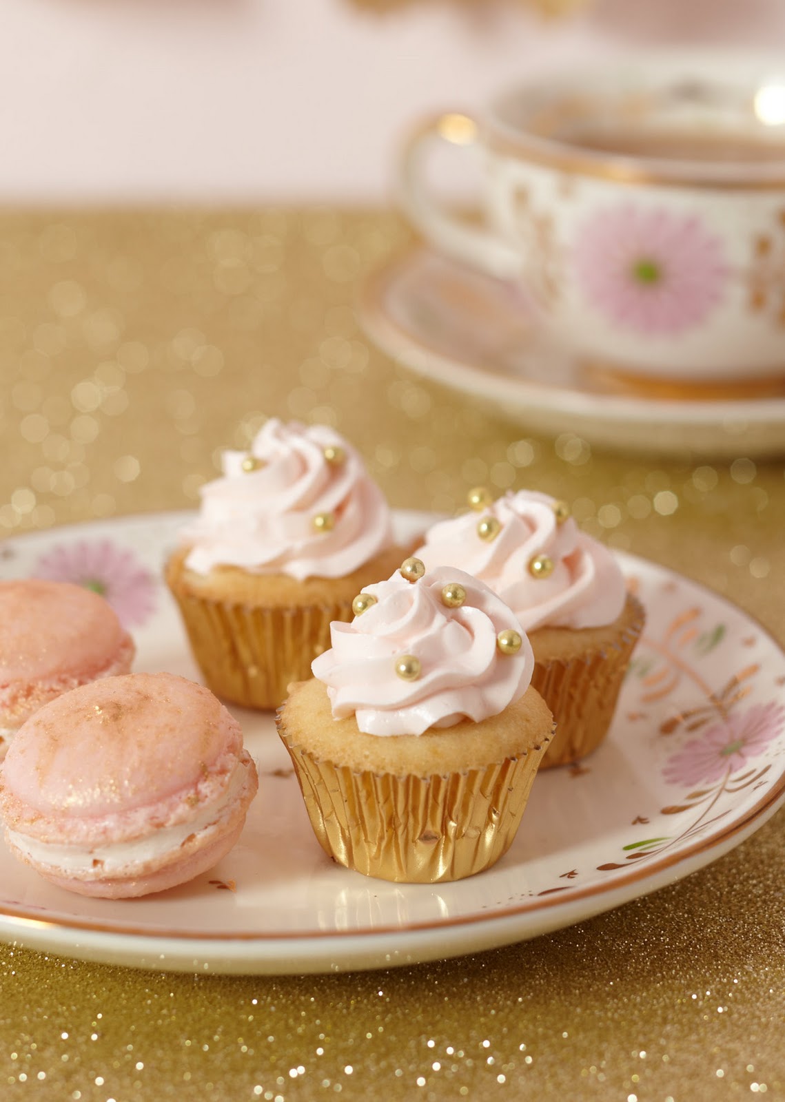 Cakewalk Baking: Pink + Gold + Glittery all over ~ the sweets