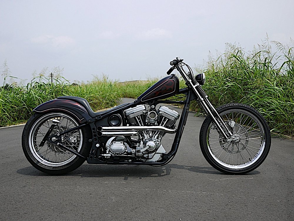 DecontCustoms: Custom Build Bikes