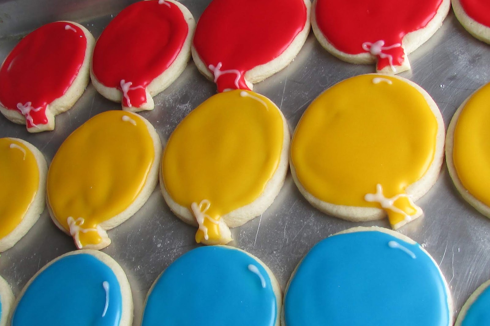 Samantha's Sweets and Sam's Sweet Art: Balloon Cookie Tutorial