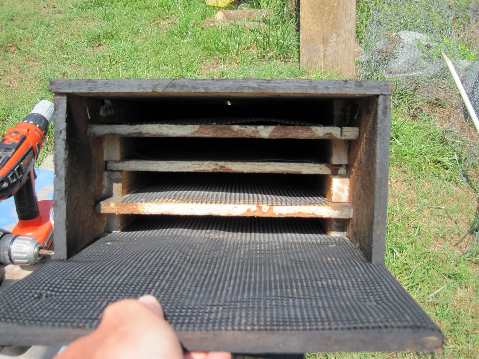 Snuggle Acres: Adding a Bat House to our Yard