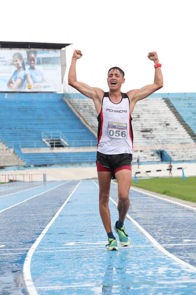 somosdelmismobarro: Marchista David Hurtado rompe récord Sudamericano