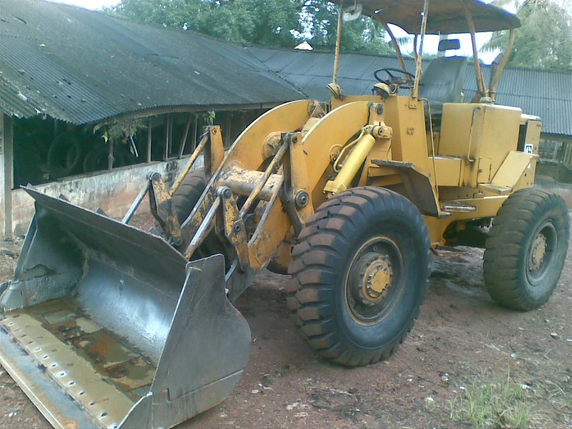 Construction Equipment: Used CAT 920 Wheel Loader