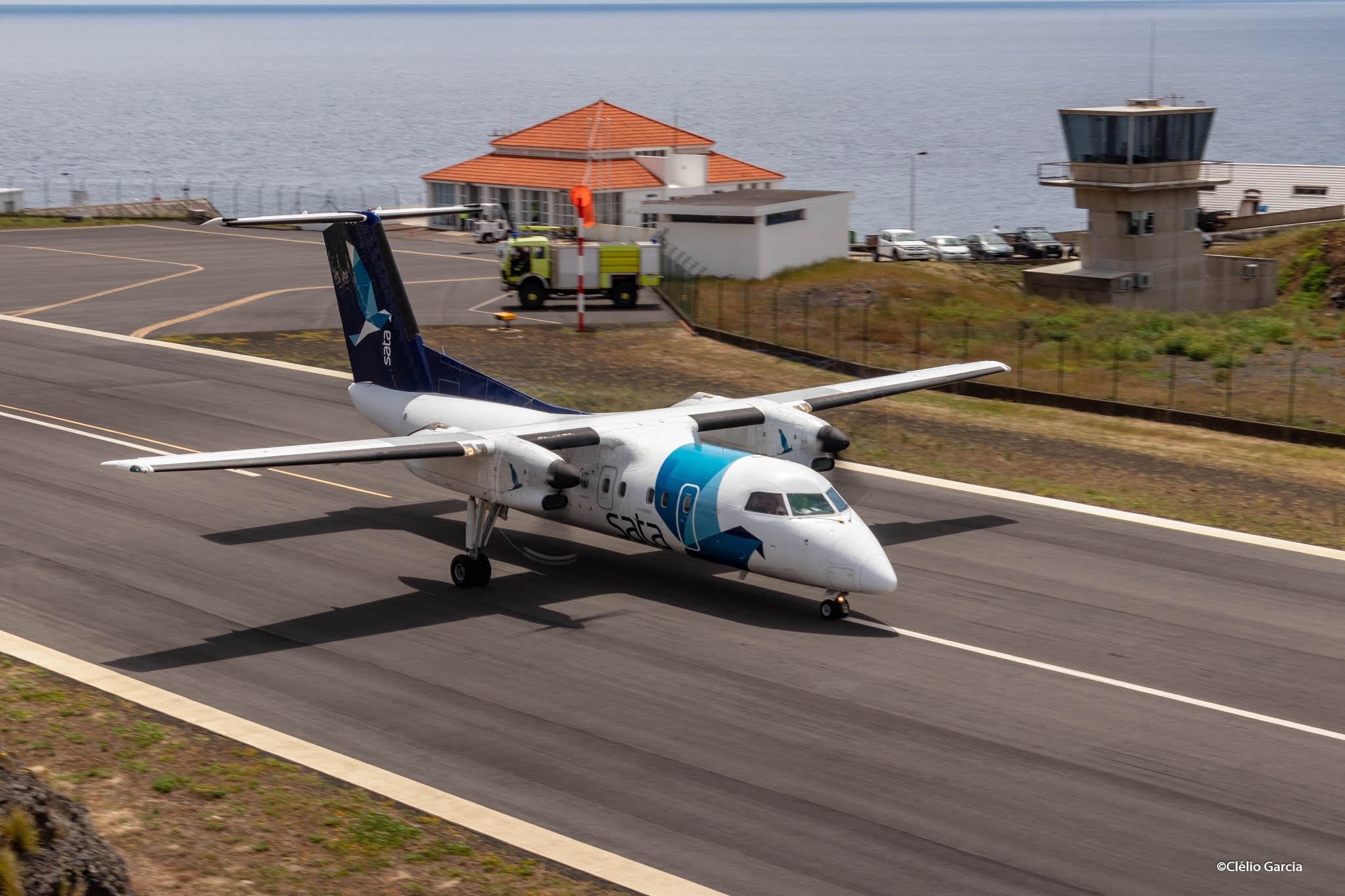 Dash 8 Q200 CS-TRC arrival at LPFL and departure