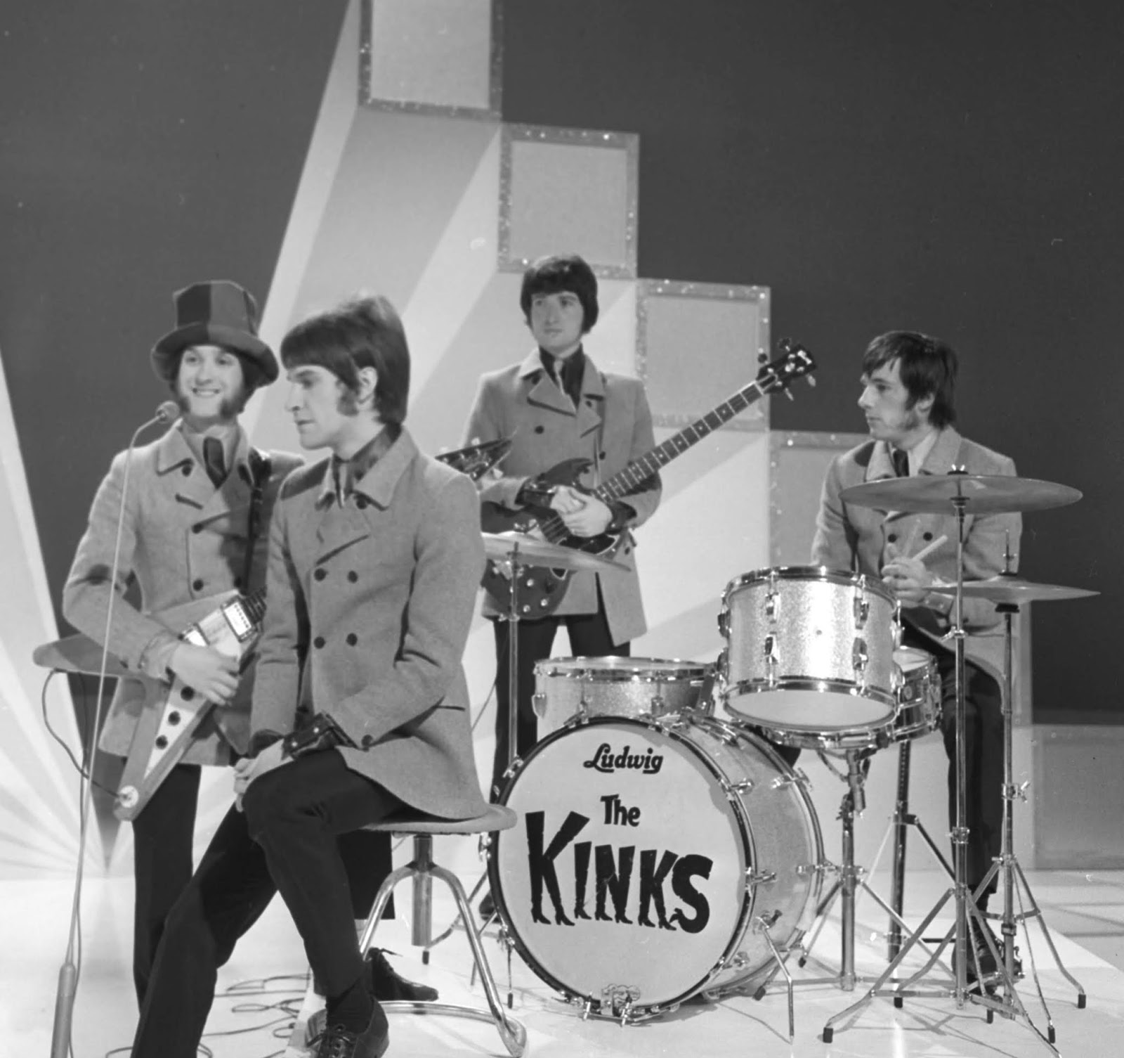 SOÑANDOSEVILLA: THE KINKS - LOS PRIMEROS REYES DEL ROCK.