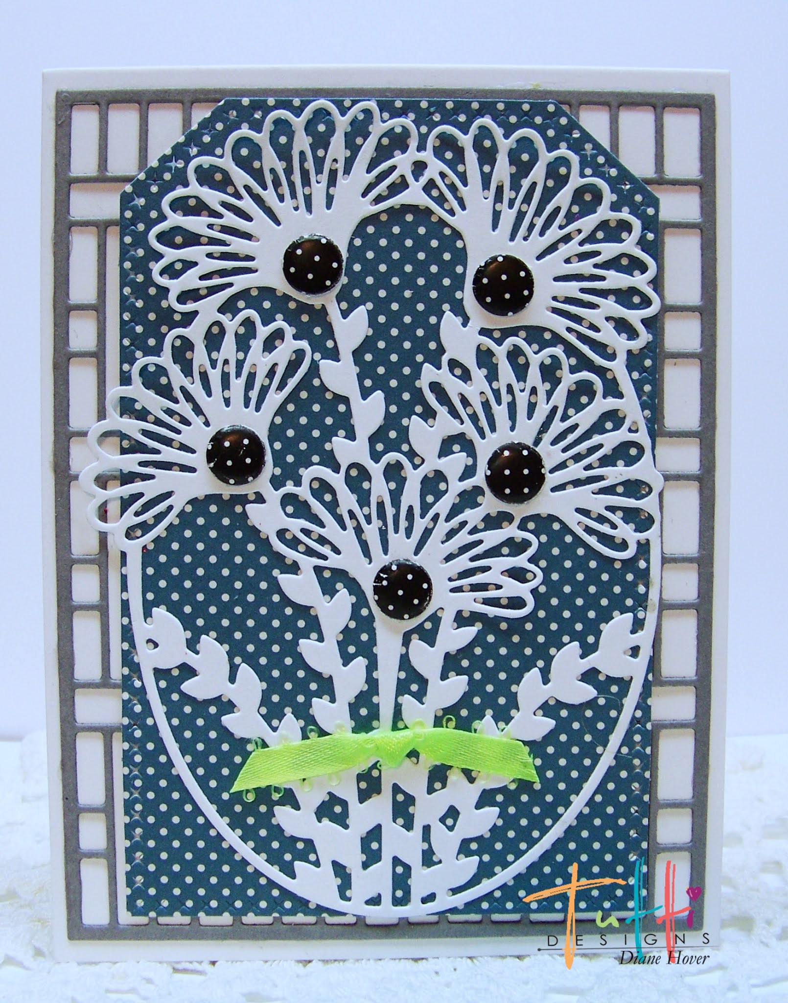 Nellies Nest: Frilly Flower Frame