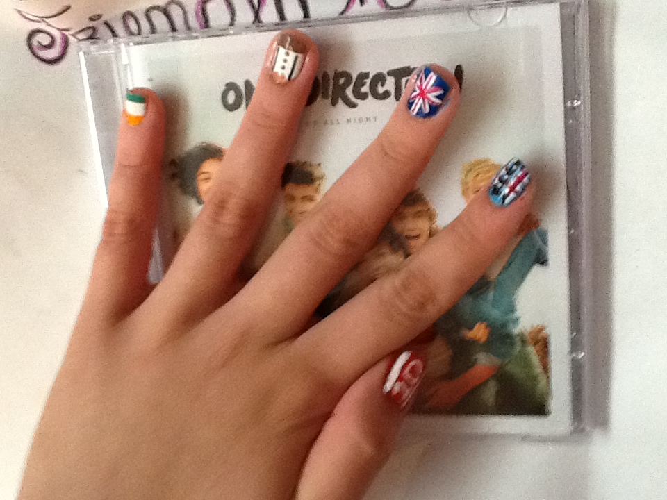 FRIENDLY POLISH: ONE DIRECTION NAIL ART!!! :D