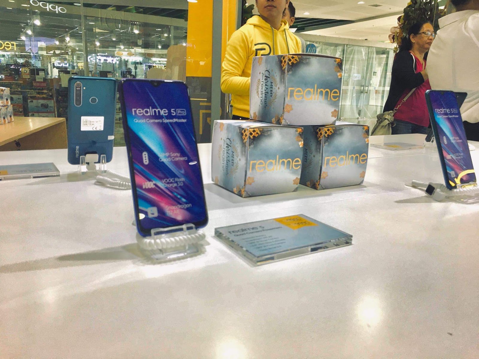 Realme opens flagship store in Iloilo City, celebrates first year in PH