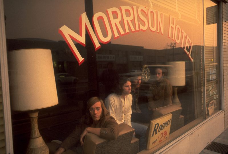 30 Rare Behind the Scenes Photographs From the Morrison Hotel's Album ...