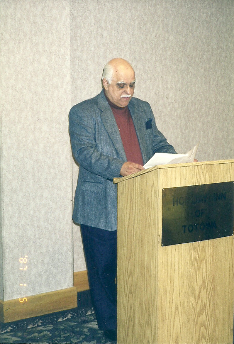 Pensamiento : RENÉ LEÓN O LA HISTORIA DE UN MUNDO APASIONANTE