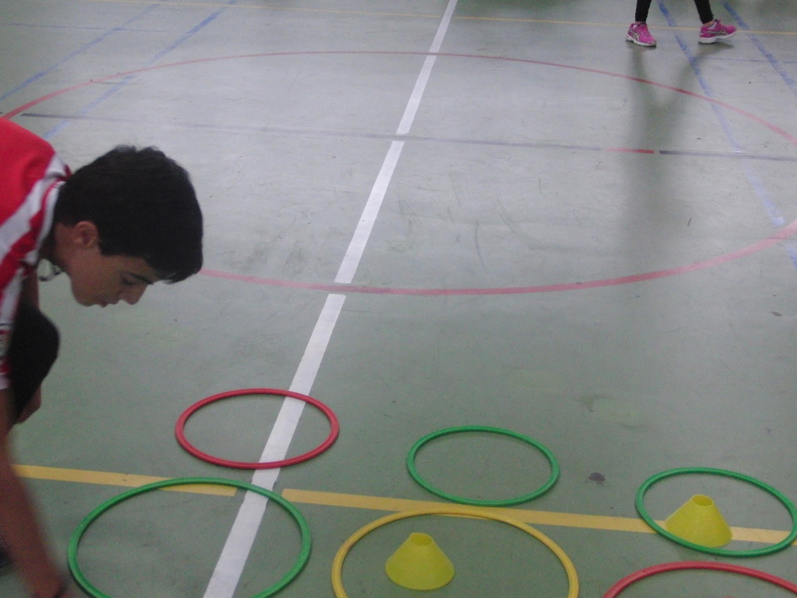 EDUCACIÓN FÍSICA: JUEGO TRES EN RAYA EDUCACIÓN FÍSICA: JUEGO TRES EN RAYA