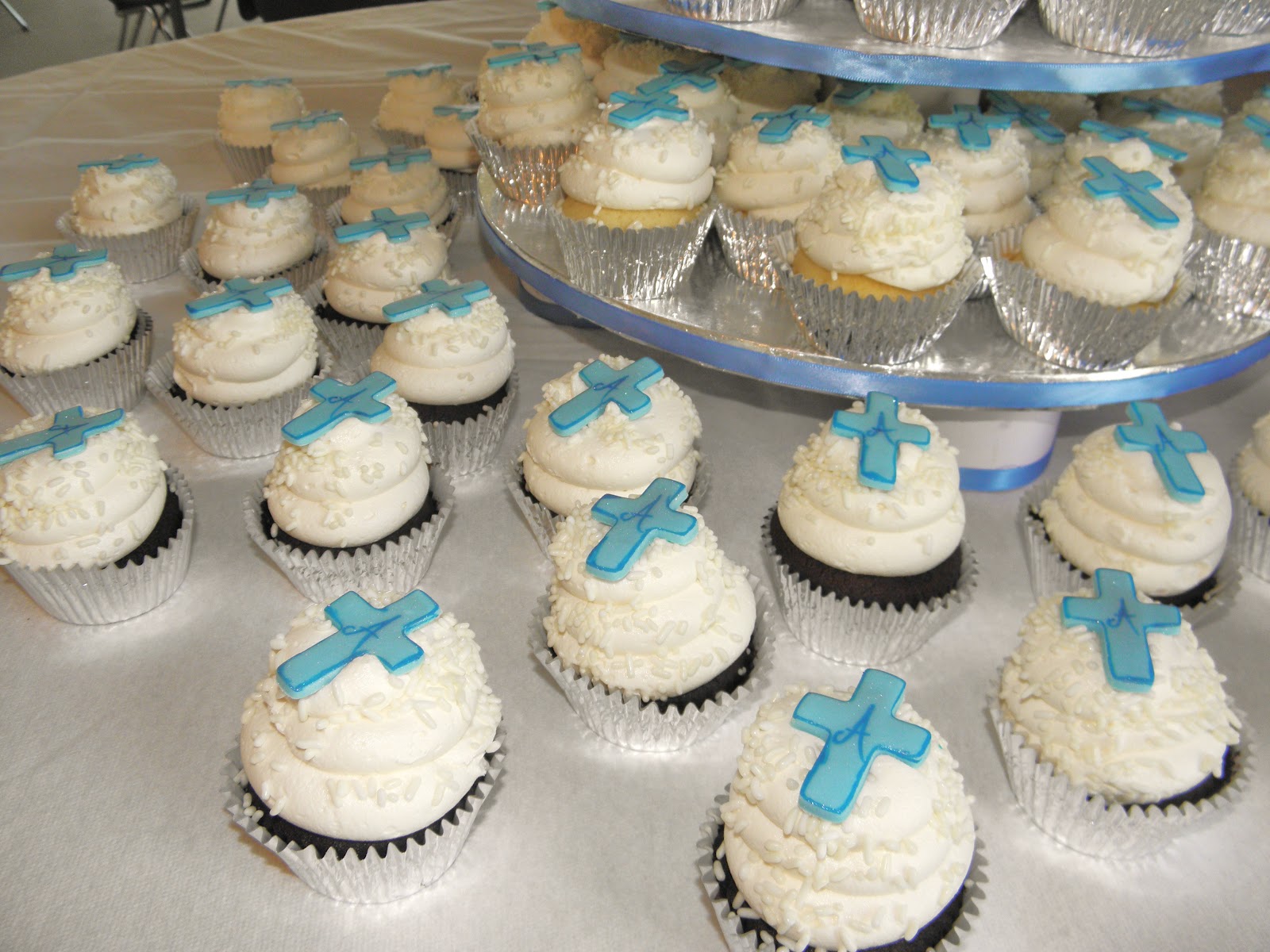 Cookie Dreams Cookie Co.: Communion Cupcakes!!