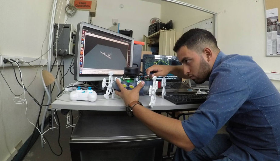 PERUANO CREA ROBOT HOPE V PARA EXPLORAR MARTE - Caleta.Org