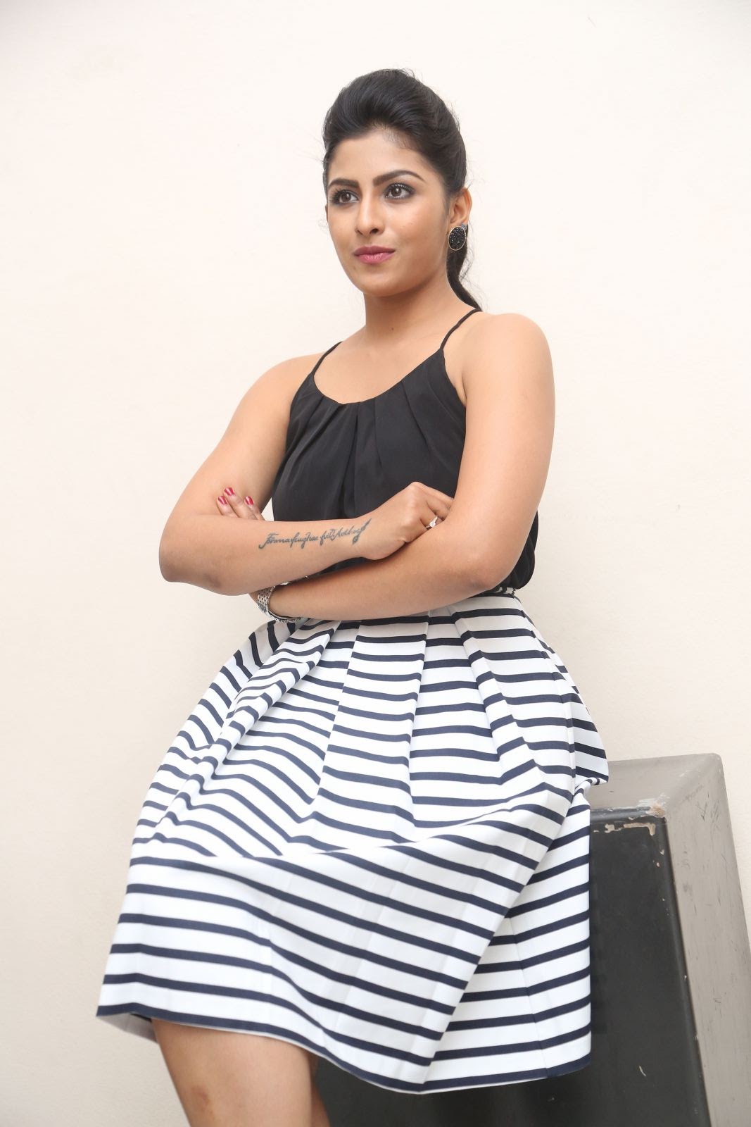 Kruthika Jayakumar latest sizzling photo shoot