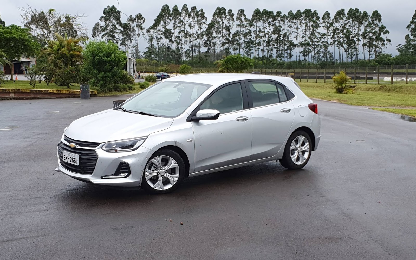 Chevrolet Onix Hatch 2020 chega com mais esportividade