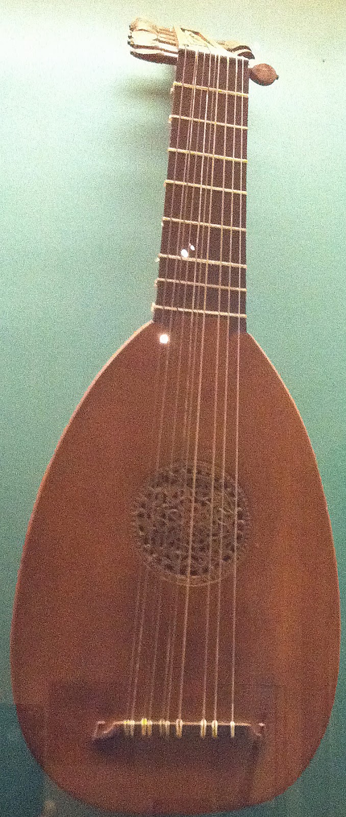 Buying a Lute: Renaissance lutes