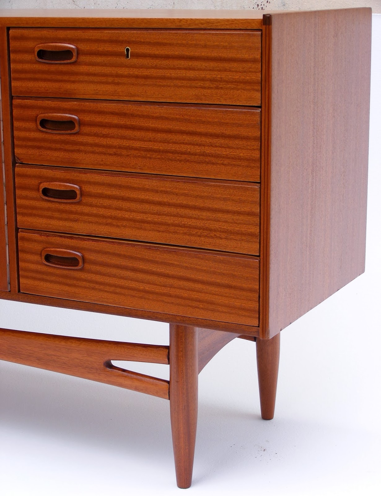 VAMP FURNITURE: This weeks new furniture stock - 08 November 2013