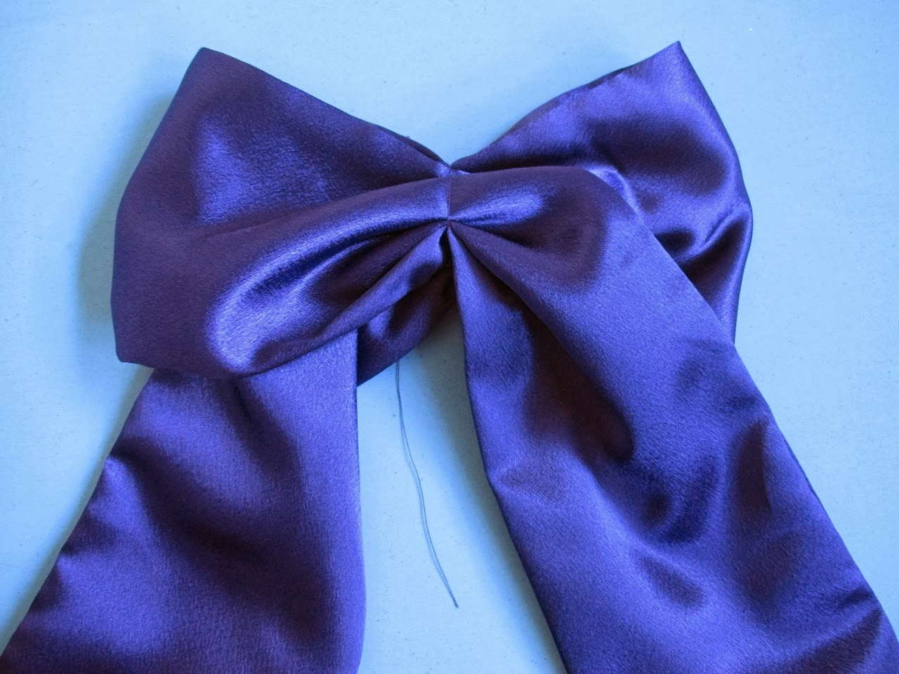 Tutorial - How to Make a Big, Removable Fabric Bow