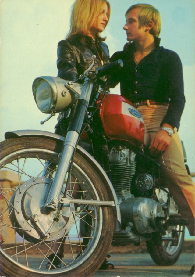 30 Romantic Photos of the ’60s Couples ~ Vintage Everyday