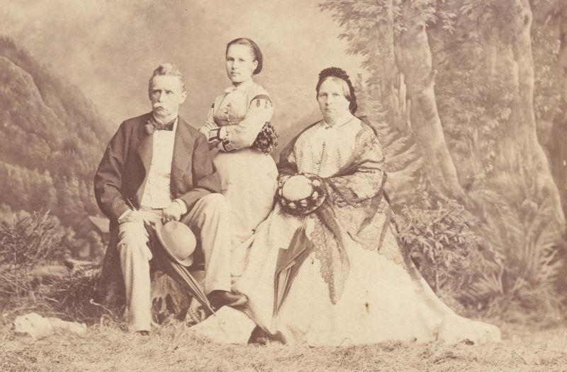 45 Amazing Photos Capture Victorian People Posing With Painted ...