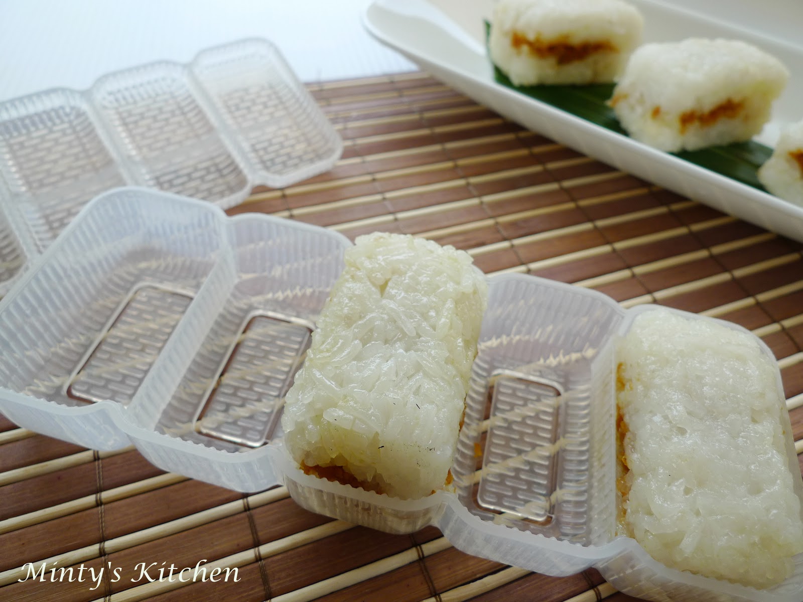 Minty's Kitchen: Spicy Glutinous Rice Rolls (Rempah Udang)