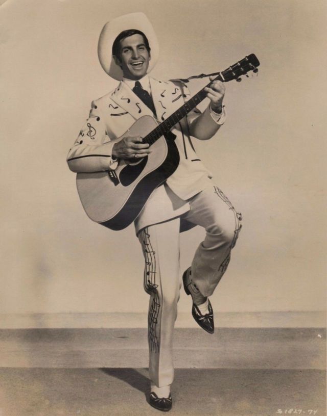 40 Handsome Portrait Photos of American Actor George Hamilton in the ...