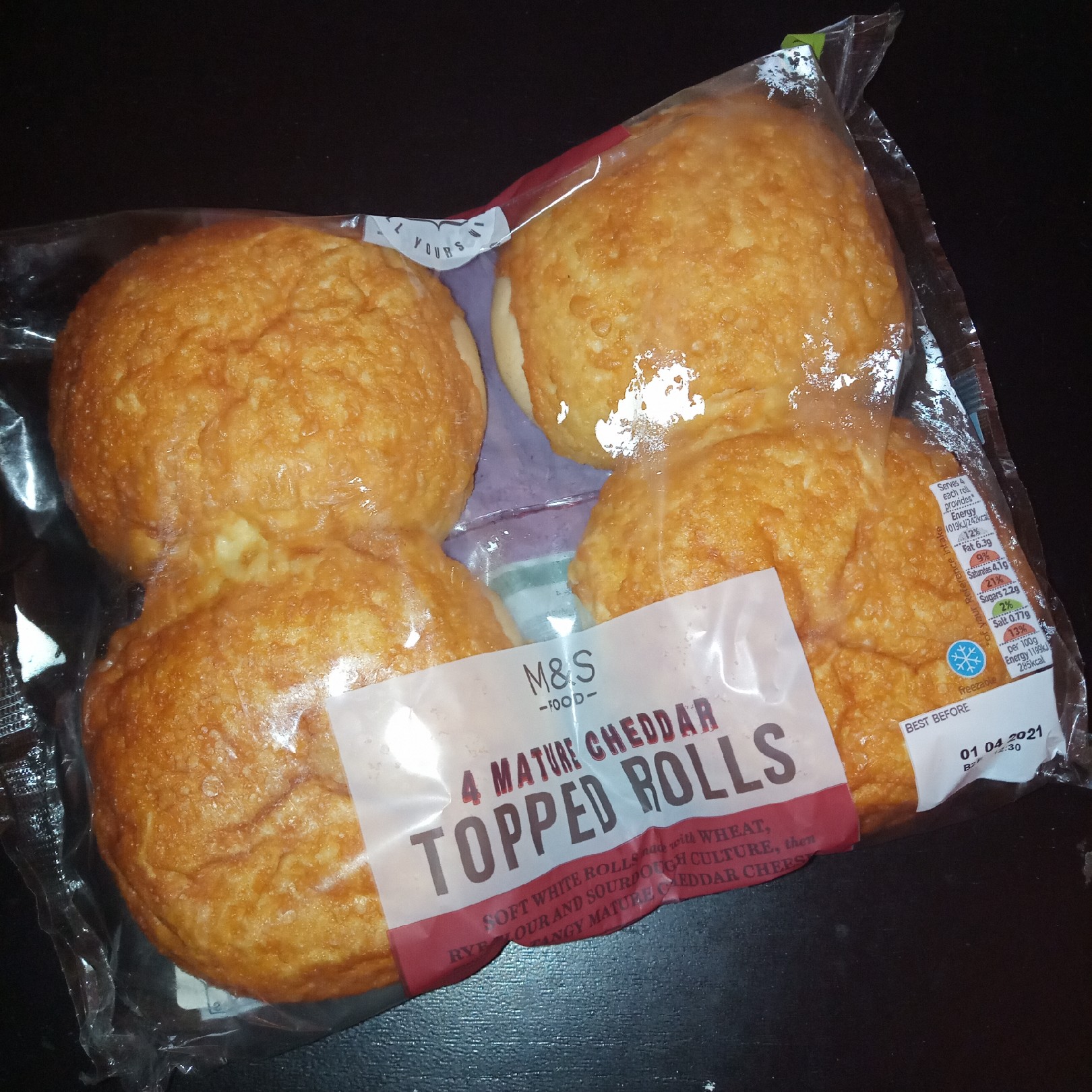 Supersupergirl's Food Reviews: M&S Marks Spencer Mature cheese topped rolls