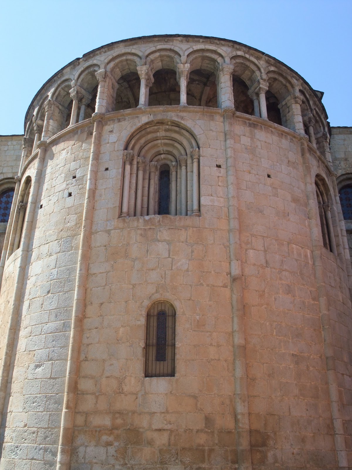 Buscando Montsalvatge: LA SEO DE URGEL