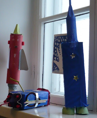 Askartelun riemua kotona ja koulussa: Raketit kierrätysmateriaaleista
