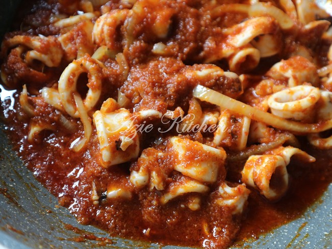 Sambal Tumis Sotong dan Teknik Menumis Sambal - Azie Kitchen
