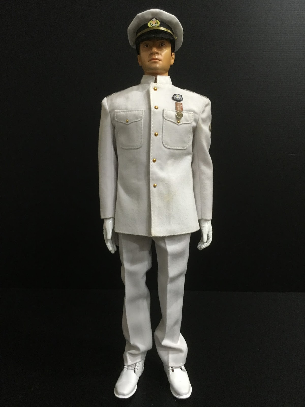 1/6 Gallery: RSN Naval Diver Officers in No. 1 & 3 Uniform