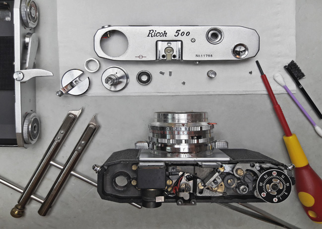 Exploring the World of Film Cameras and Lenses: Ricoh 500 viewfinder ...