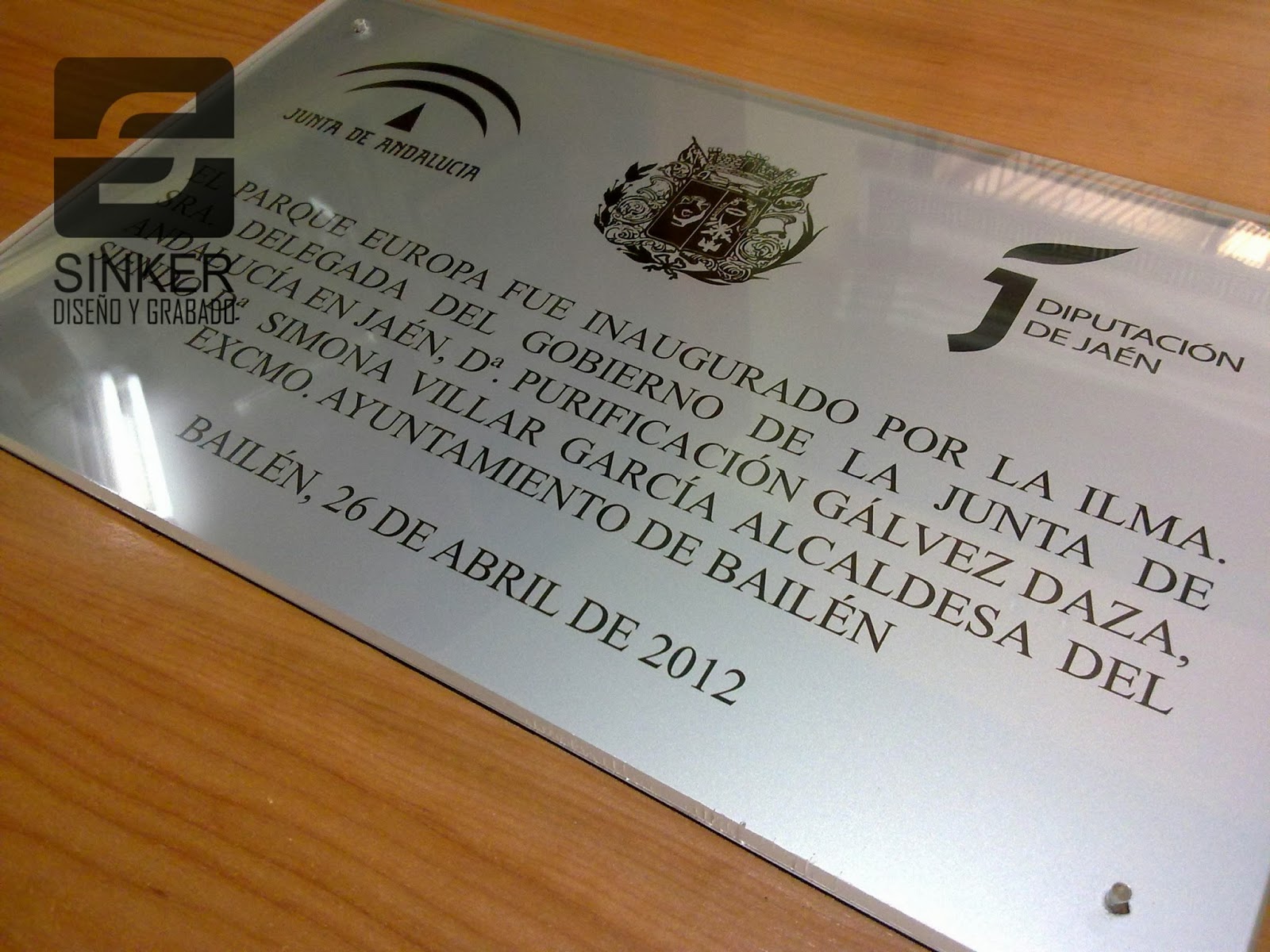 SINKER GRABADOS LASER: Placas Homenaje, placas Profesionales...