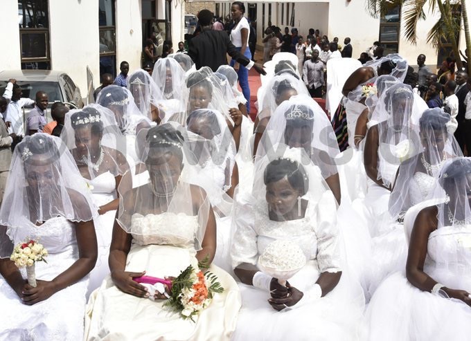 WTH! See How These 200 Brides Were Conveyed To Their Organised Mass ...