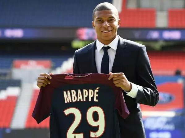 Kylian Sanmi Mbappé Lottin-Maglia PSG poco prezzo 2018