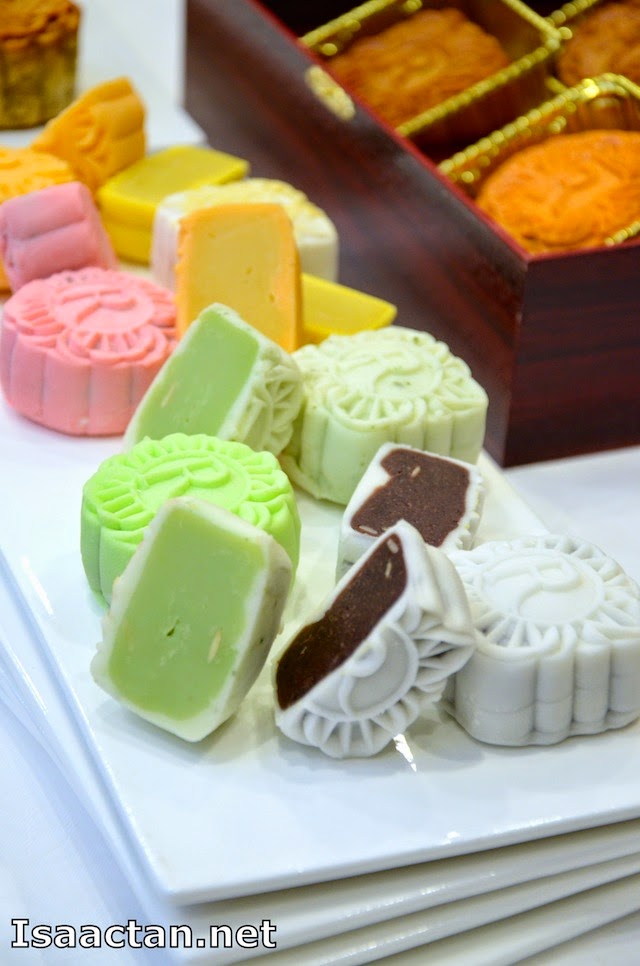 Isaactan.net: Mooncake Odyssey @ Dynasty Restaurant, Renaissance Kuala ...