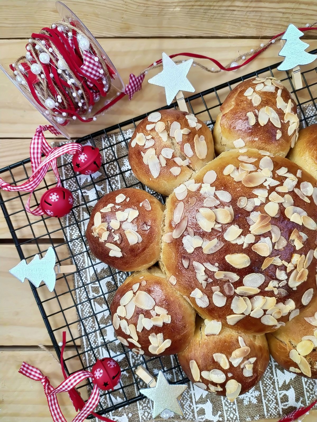 Dreikönigskuchen. Pan de Reyes. Pastel de Epifanía suizo.