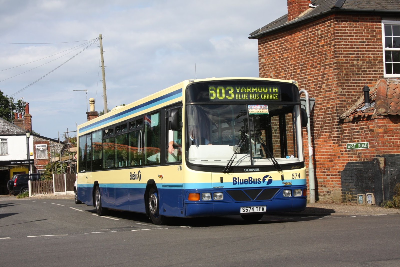 East Norfolk (and East Suffolk!) Bus Blog: Blue Bus Back In Town