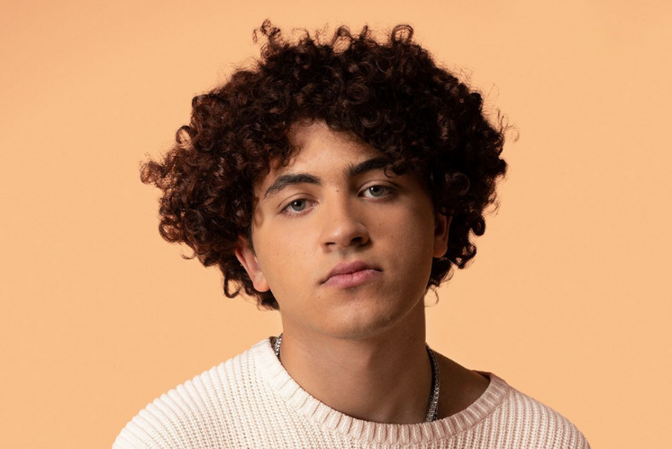 Após hit viral no TikTok, o cantor Issam Alnajjar lança álbum de ...